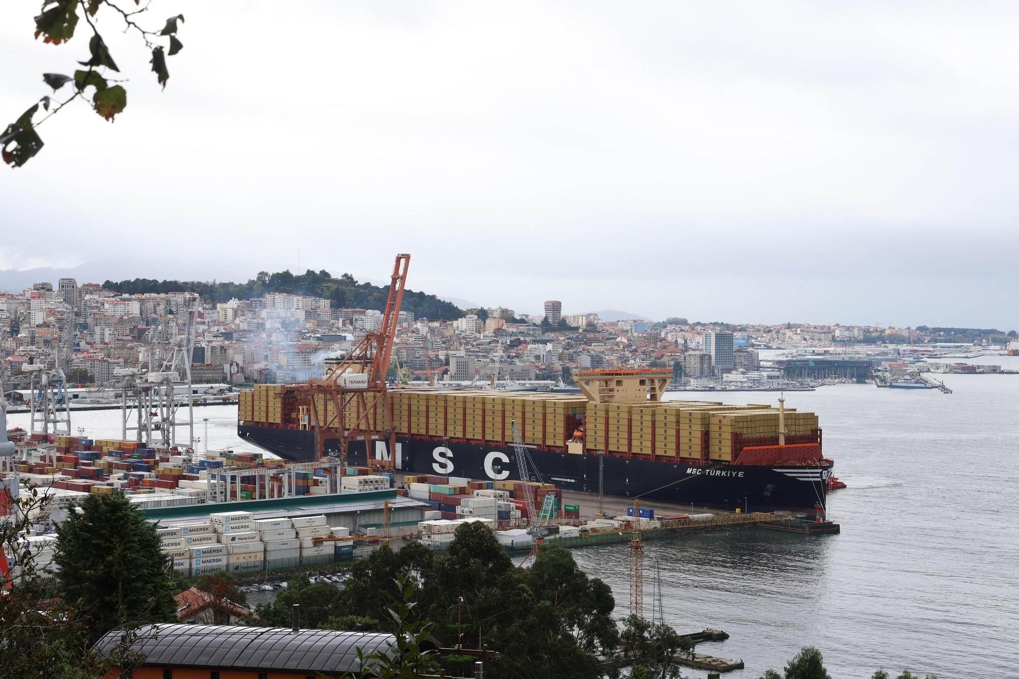 Navalia - Milestone in the port of Vigo: the largest container ship in ...